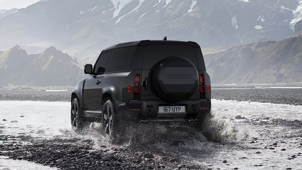 2025 Defender 90 - Explore Defender | Land Rover KSA | Land Rover KSA