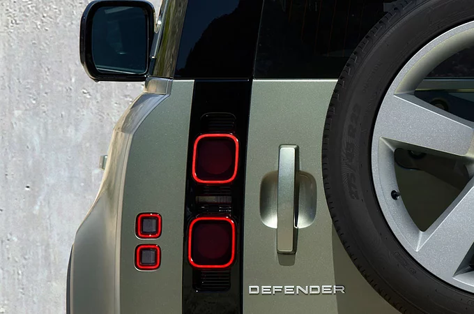Explore Defender 90 2024 | Land Rover Kuwait