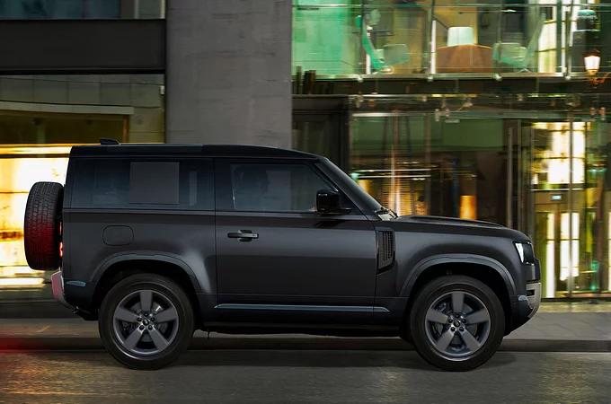Découvrez le Defender 90 2024 et créez le vôtre dès aujourd’hui | Land ...