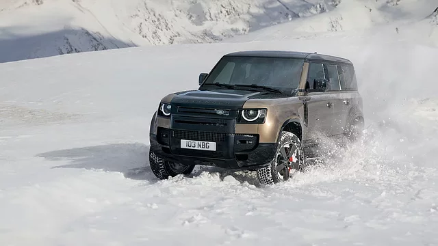 Explore the Unique and Modern Capabilities of the Defender 110 | Land ...
