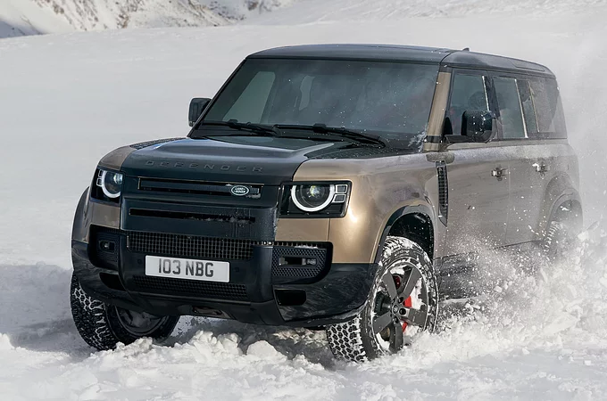 Defender 2024 Options & Accessories | Accessory Packs | Land Rover