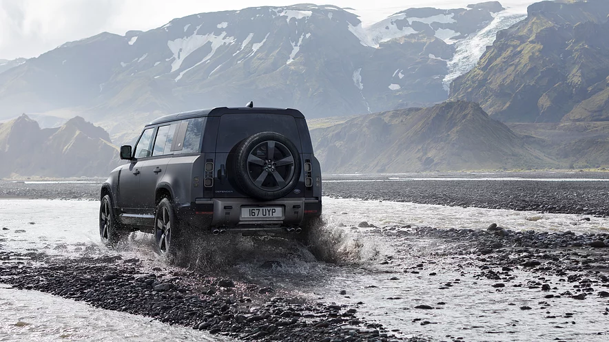 Explore Defender 110 2025 & Build yours today | Land Rover Kuwait