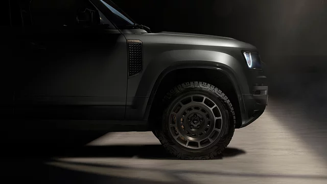 Explore Defender 110 OCTA 2024 | Land Rover Oman