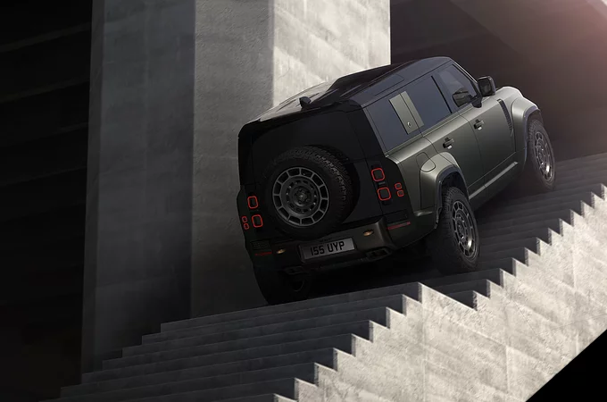 Explore Defender 110 OCTA 2024 | Land Rover