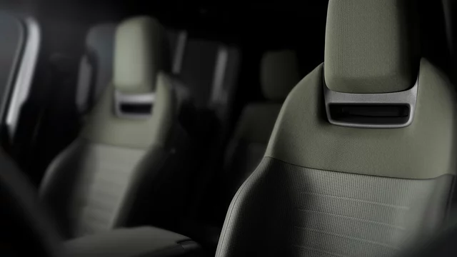 Explore Defender 110 OCTA 2024 | Land Rover Oman