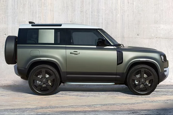 Defender 2024 Options & Accessories | Accessory Packs | Land Rover