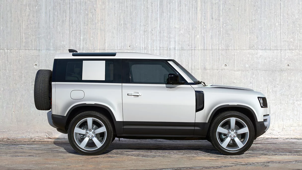 Defender 2024 Options & Accessories | Accessory Packs | Land Rover Ireland