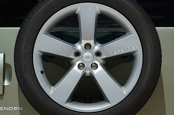 Defender 2024 Options & Accessories | Accessory Packs | Land Rover