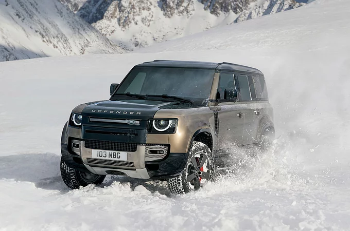 Explore Defender 110 OCTA 2024 | Land Rover Oman