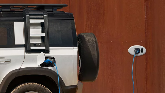 Explore Defender 110 2024 | Land Rover Jordan