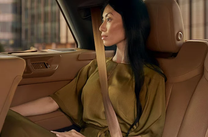 7 Seater SUVs | Luxury & Practicality Combined | Land Rover Ireland