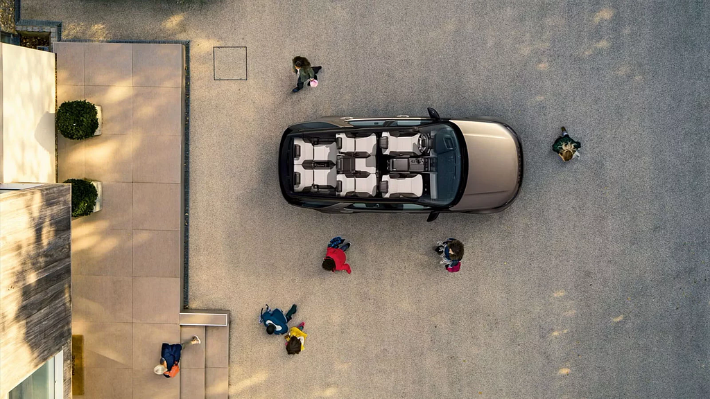 35 Years Of Discovery | Versatile Family SUV | Land Rover Bahrain