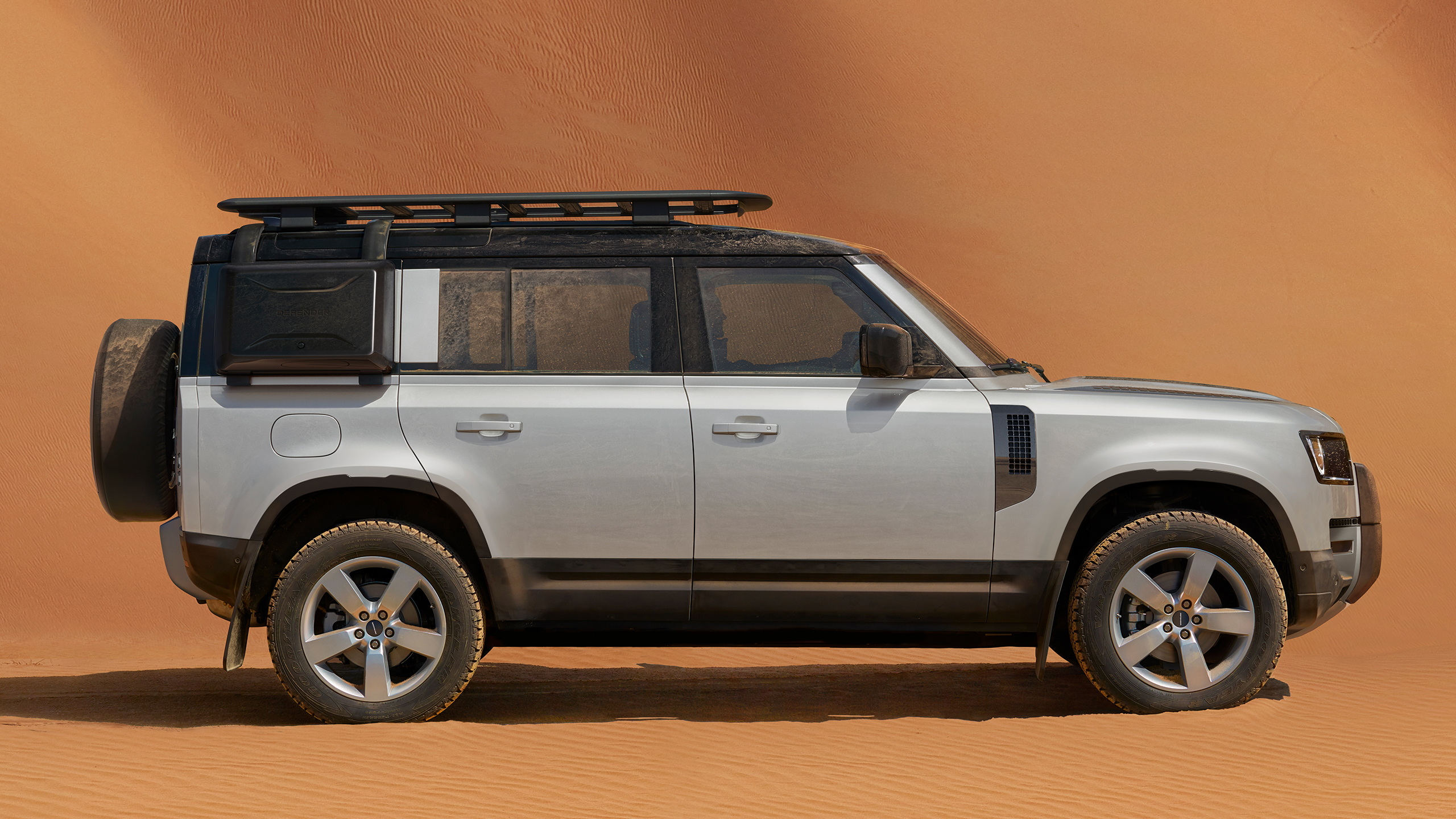 Defender Options and Accessories | Accessory Packs | Land Rover Singapore