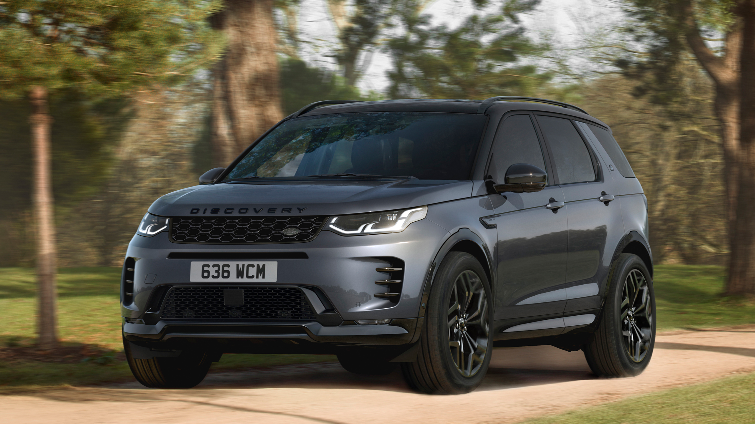 Discovery Sport | The Versatile and Compact Family SUV | Land Rover UAE