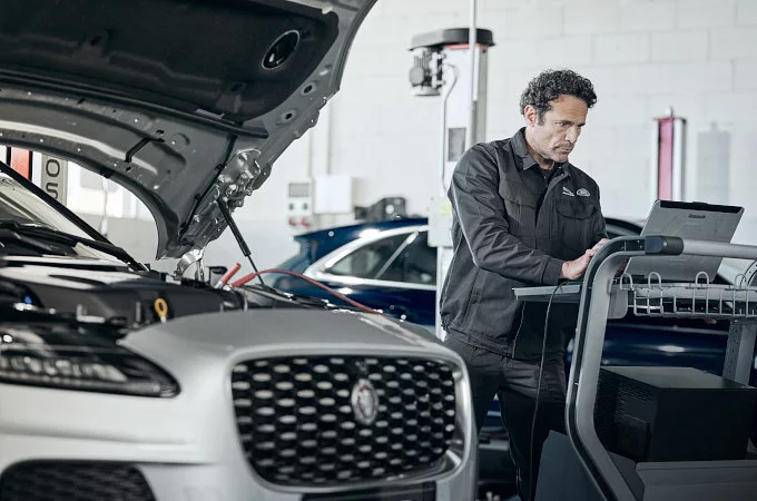 Jaguar Service & Warranties - Jaguar Owners | Jaguar Kazakhstan