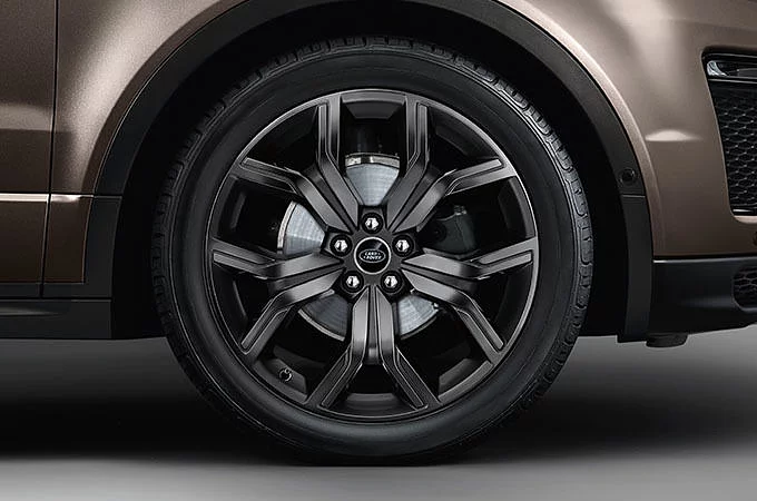 Off-Road Holidays: 4x4 Adventure Driving Tips | Land Rover Hong Kong