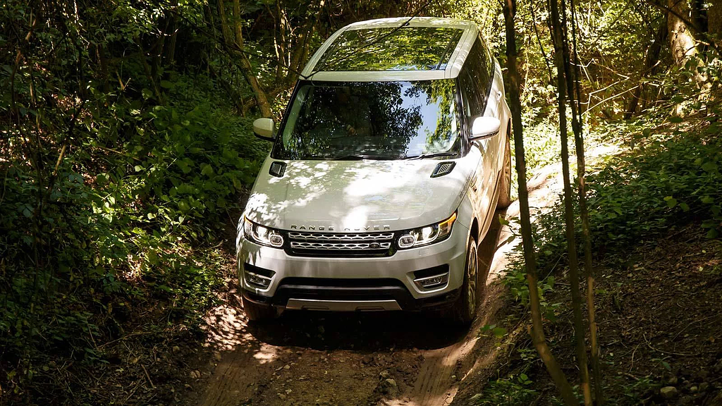 Off-Road Driving Techniques: How-To Guide - Ownership | Land Rover Malaysia