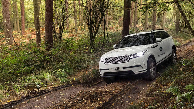 Off Road Driving Training - Land Rover Experience | Land Rover Cyprus