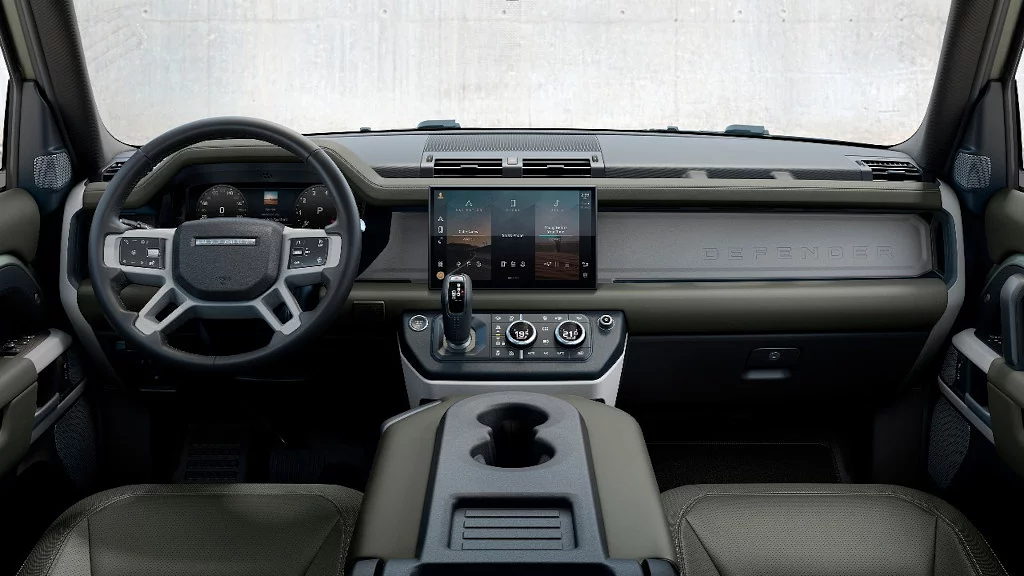 DEFENDER FAMILY | Land Rover Jordan