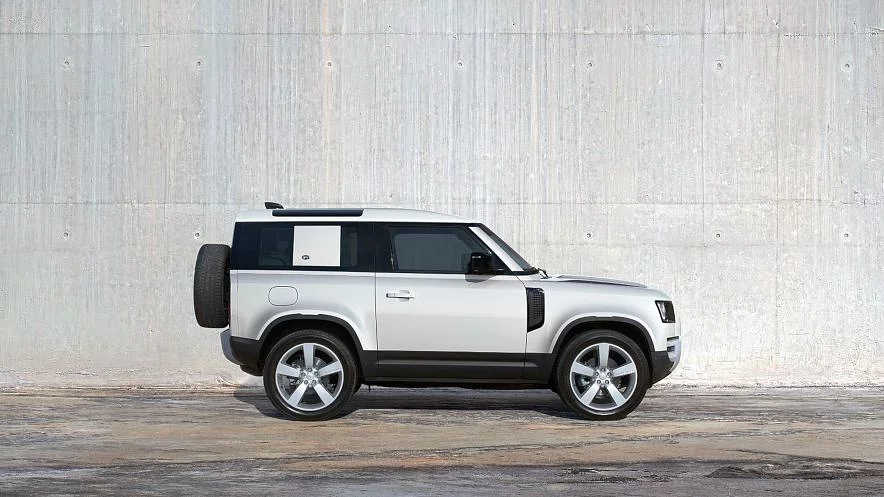 Defender 2024 Options & Accessories | Accessory Packs | Land Rover