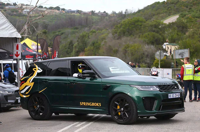 Rugby ambassadors get familiar with the bespoke Range Rover Sport SVR ...