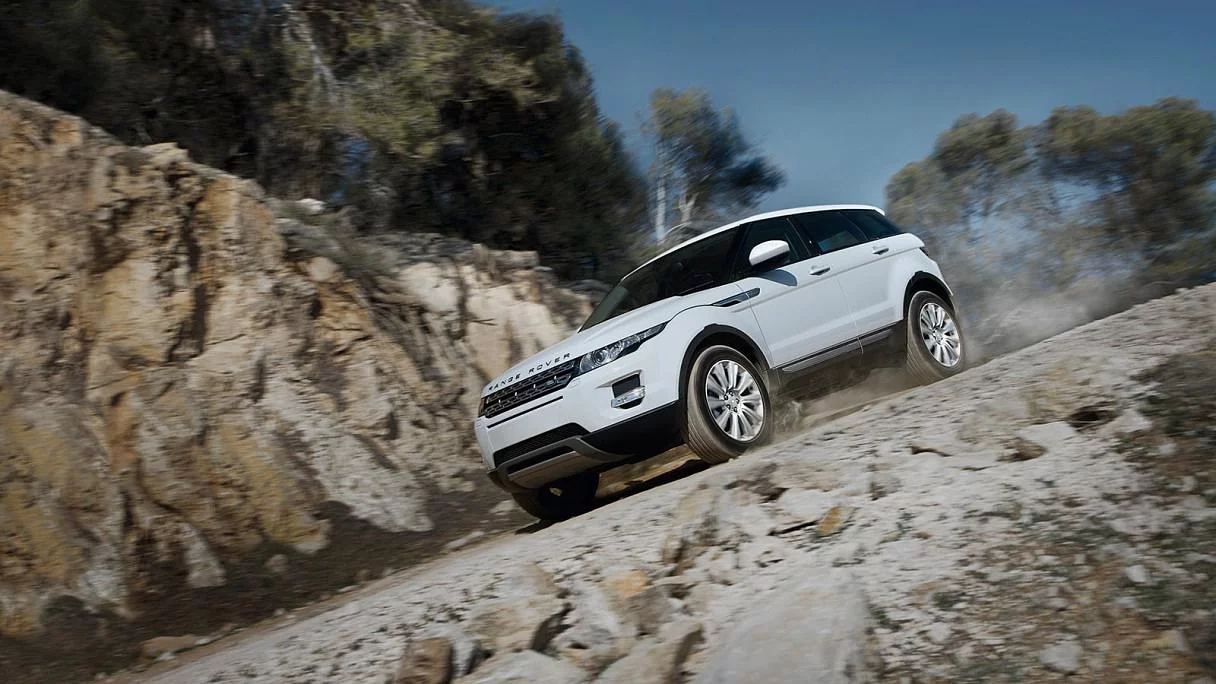 How to Drive on Gravel - Off-Roading Techniques | Land Rover Laos
