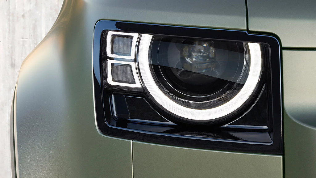 2025 Defender 90 - Explore Defender | Land Rover KSA | Land Rover KSA