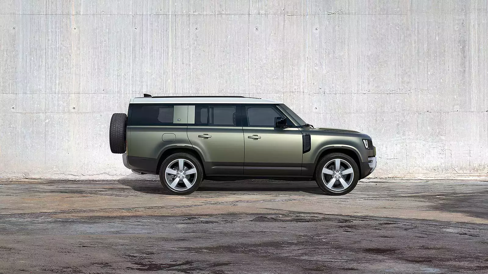 DEFENDER 130 sýningunni | Land Rover