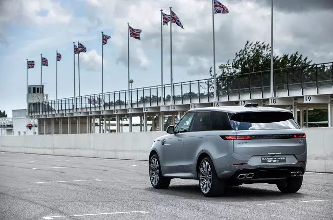 JAUNAJĀ RANGE ROVER SPORT IEVIESTAS VISPROGRESĪVĀKĀS TEHNOLOĢIJAS ...