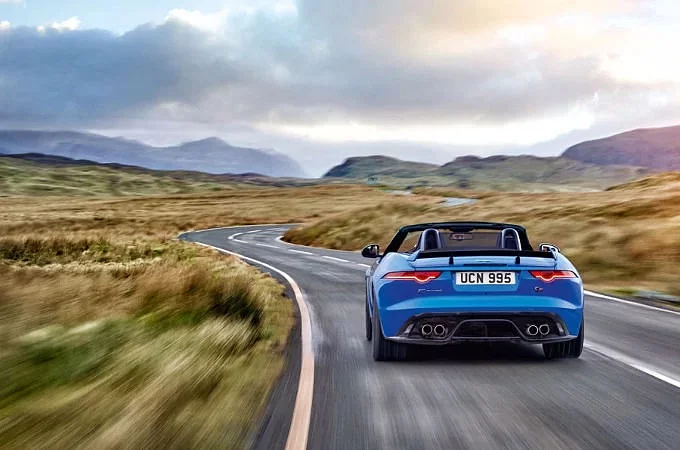 Jaguar Dynamic All-Wheel Drive Range - Article | Jaguar UAE