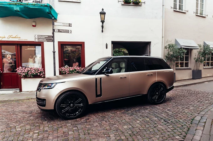 Uus Range Rover pälvis aasta parima seeriamudeli disainiauhinna | Land ...