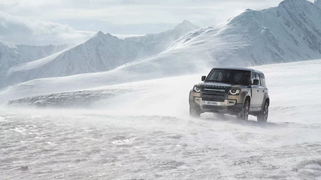 2025 Defender 110 - Explore Defender | Land Rover KSA | Land Rover KSA
